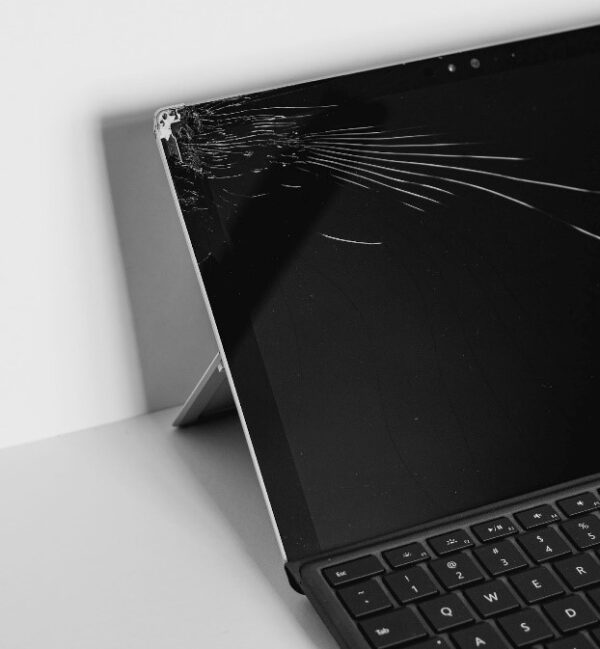 3 astuces pour réparer un écran cassé d’un ordinateur portable - Numerimo